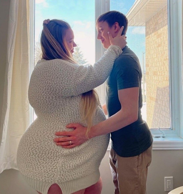 Man Responds Perfectly to Haters Mocking Him for Being with 252 LB Woman